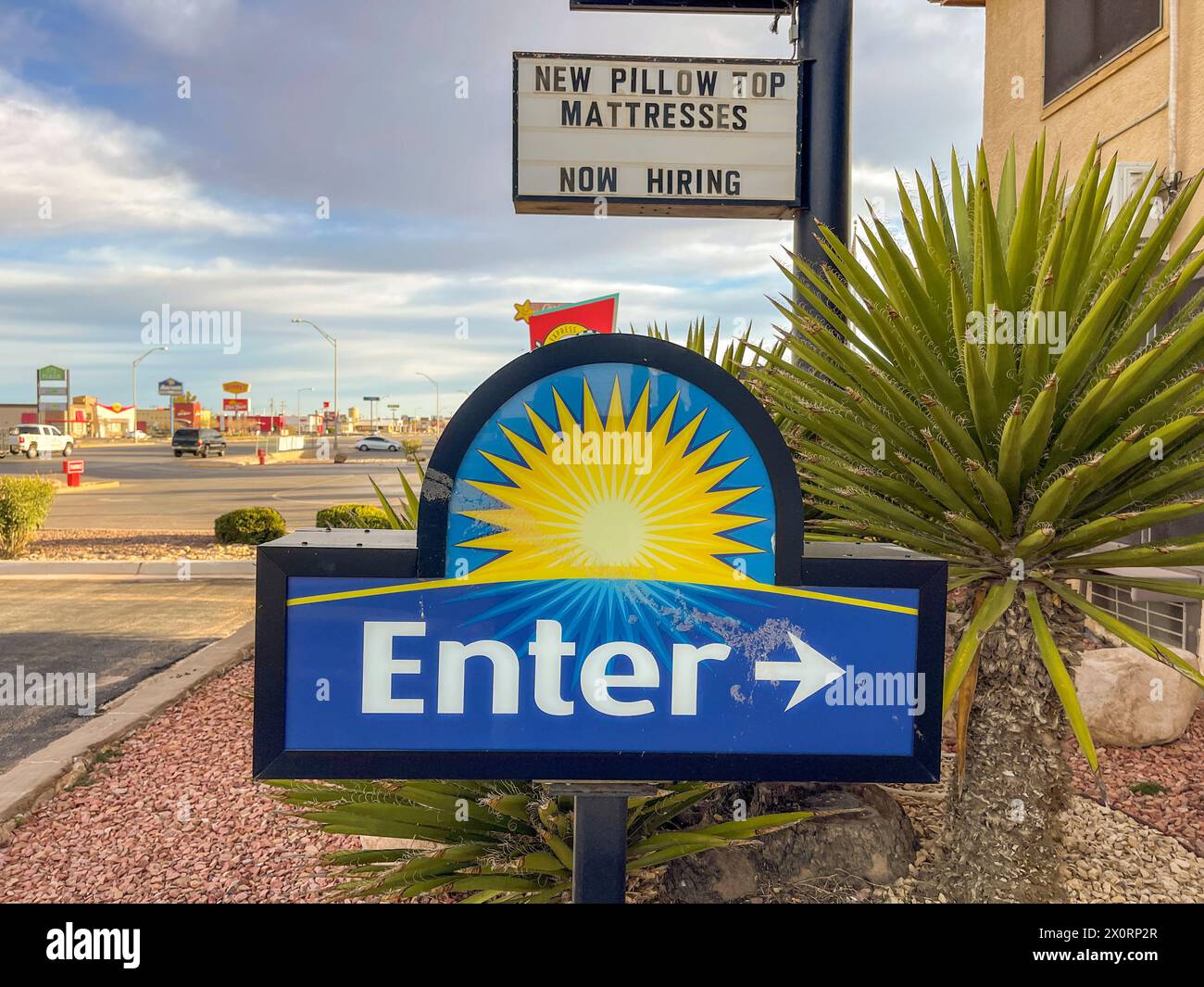 Hotel entrance sign hi-res stock photography and images - Alamy
