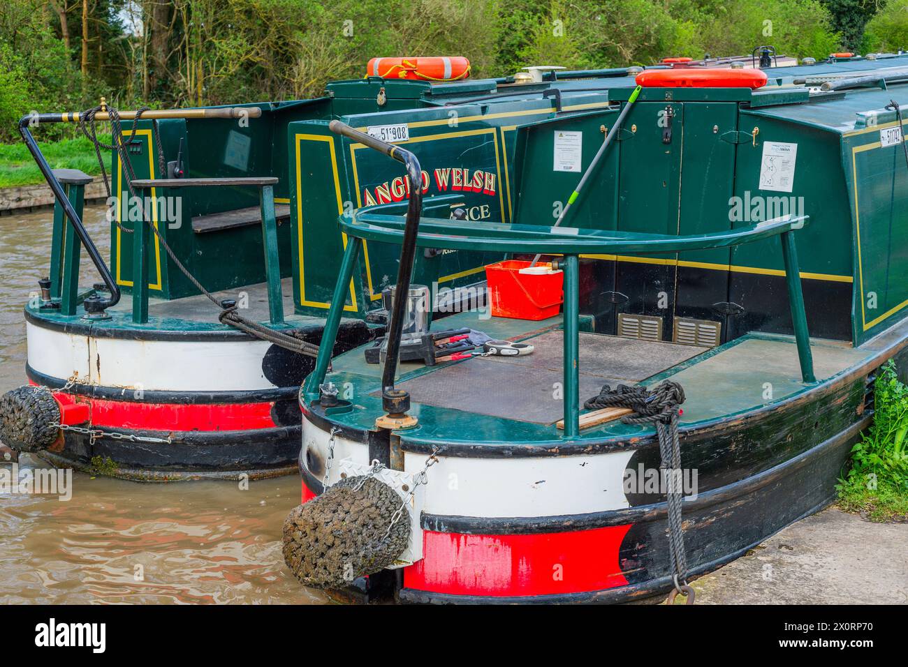 canal inland waterway narrow boat barge houseboat warwickshire west ...