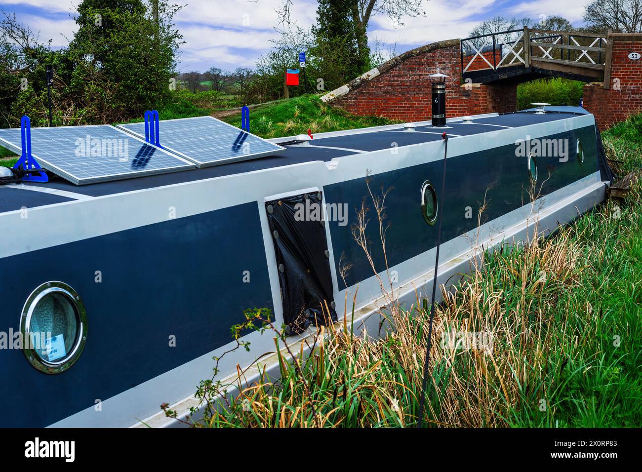 canal inland waterway narrow boat barge houseboat warwickshire west ...