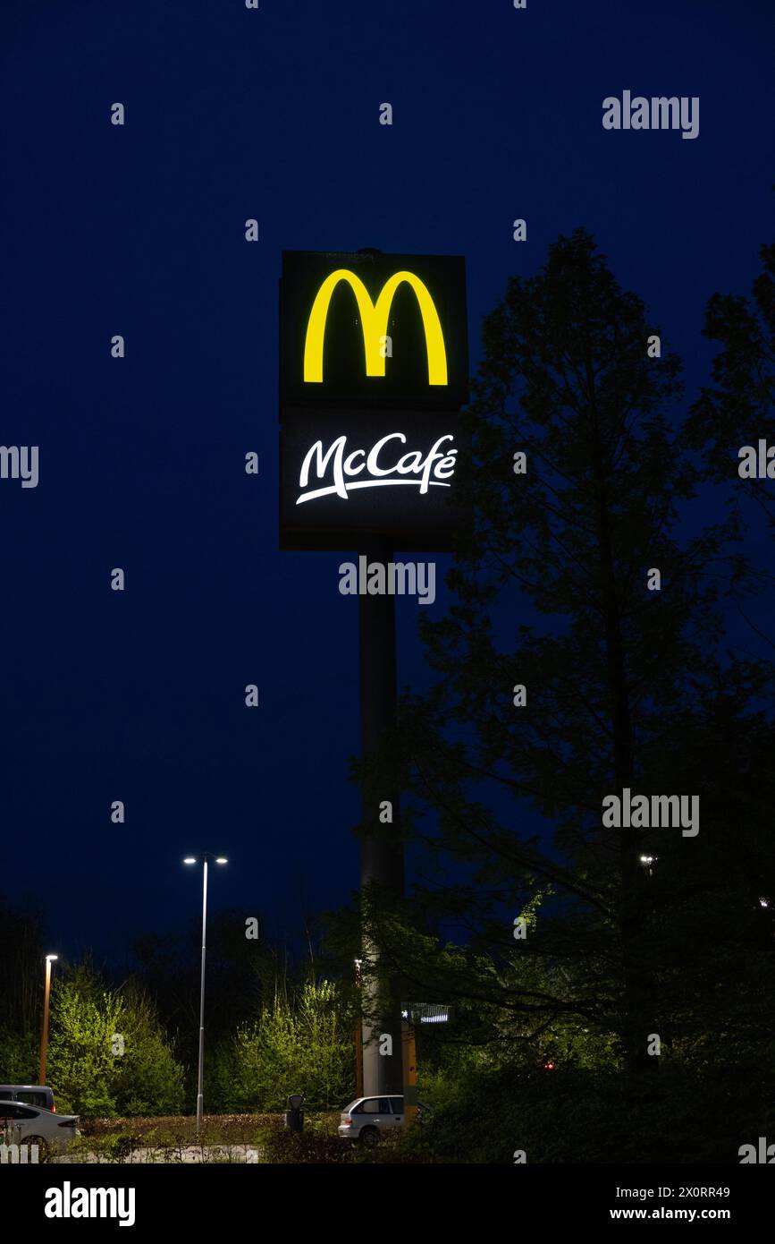 Big mac burger mcdonalds europe hi-res stock photography and images - Alamy