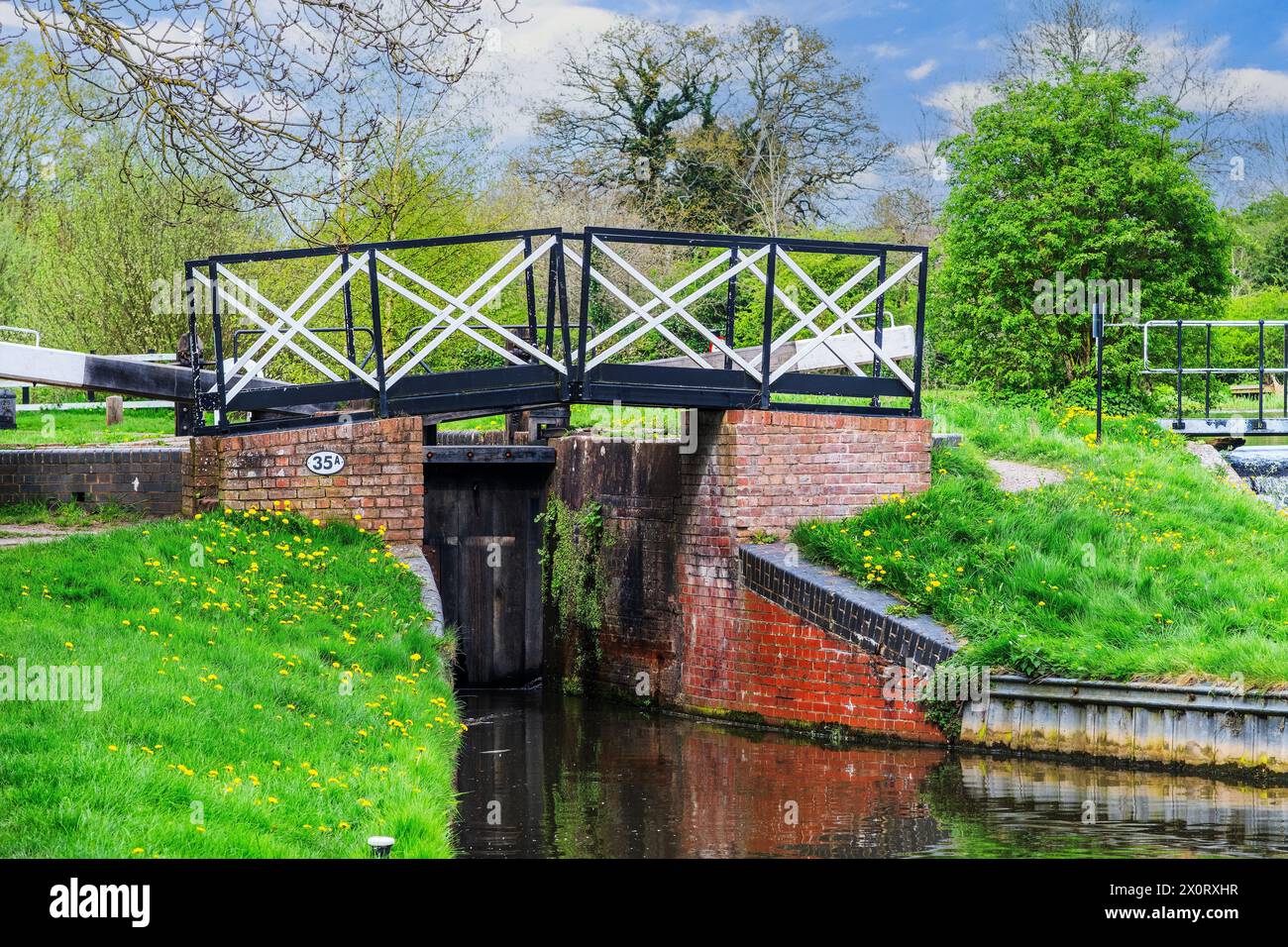 canal inland waterway narrow boat barge houseboat warwickshire west ...