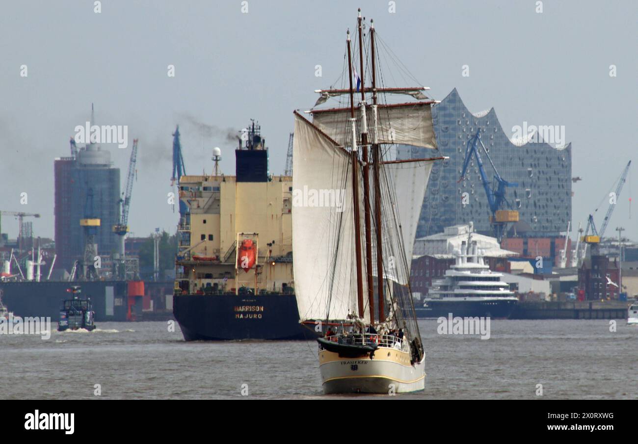 Der Windjammer Mare Frisium läuft den Hamburger Hafen an. *** The ...