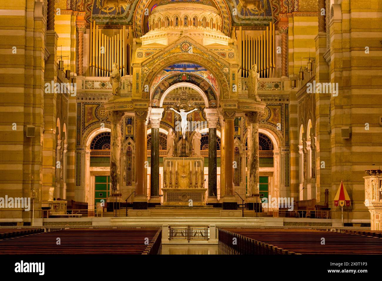 High altar catholic church hi-res stock photography and images - Alamy