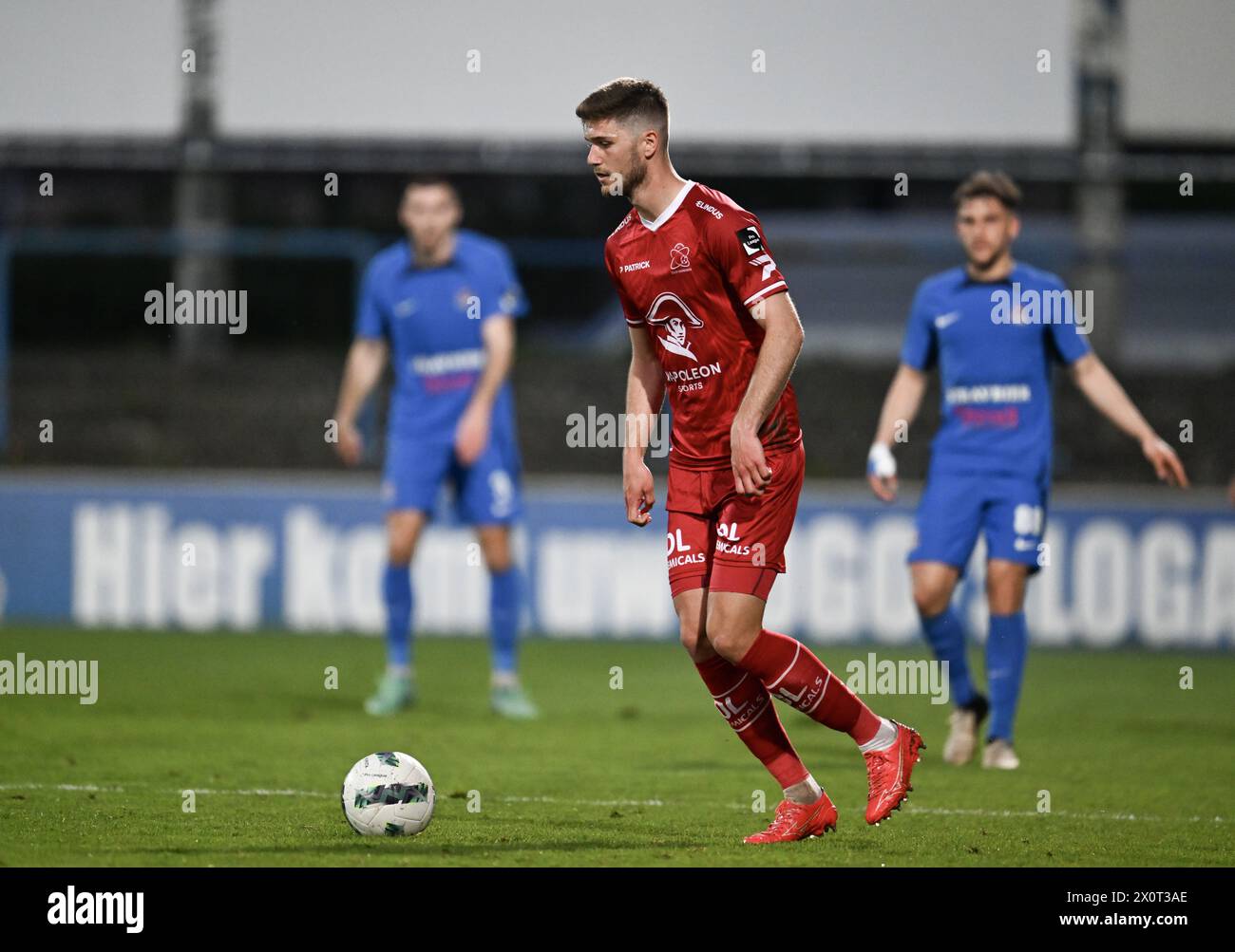 Denderleeuw, Belgium. 13th Apr, 2024. Essevee's Anton Tanghe pictured ...