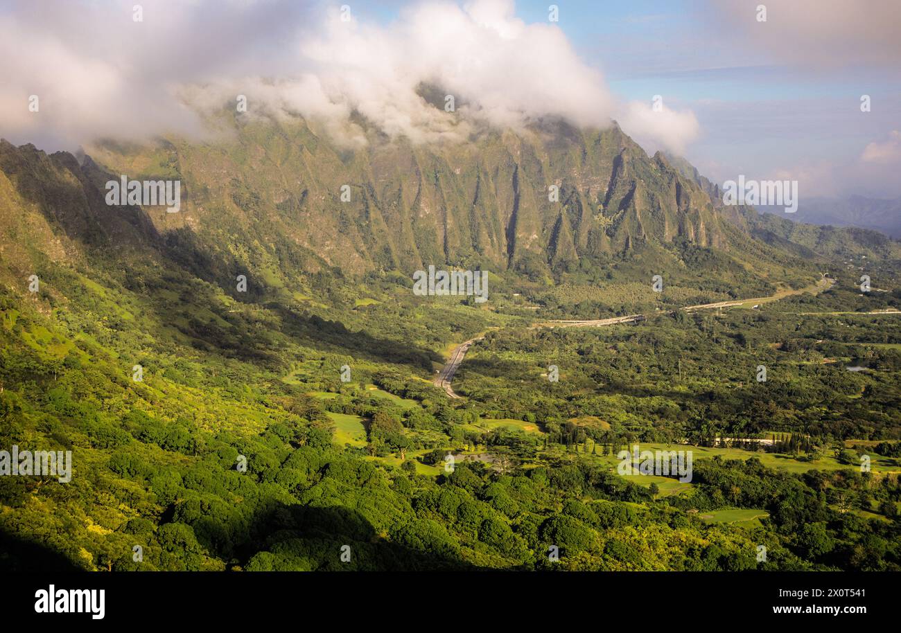 Oahu, Hawaii, USA - Pali Cliffs, northeastern side of Oahu. Ko'olau ...