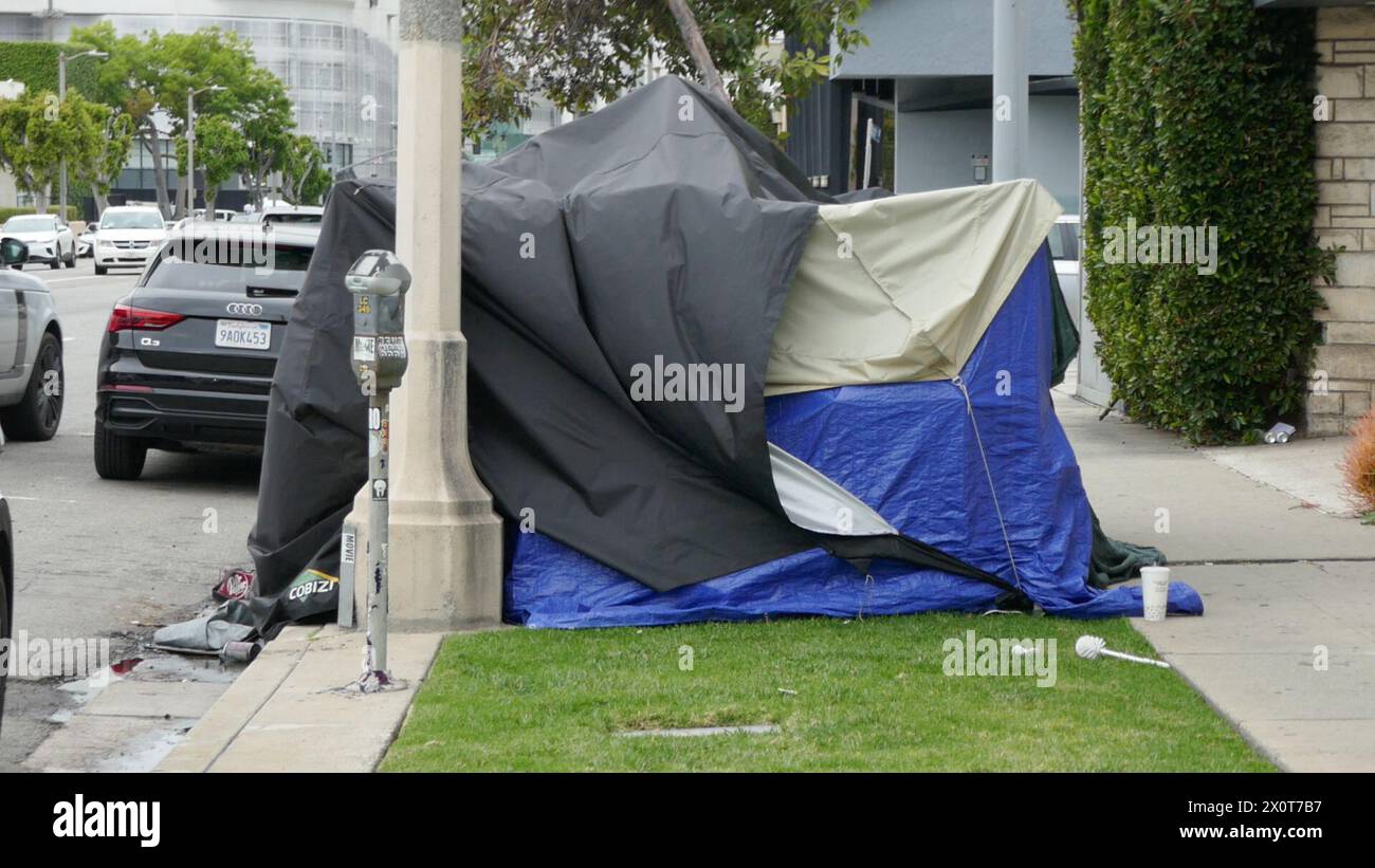 Usa homeless tent la hi-res stock photography and images - Alamy