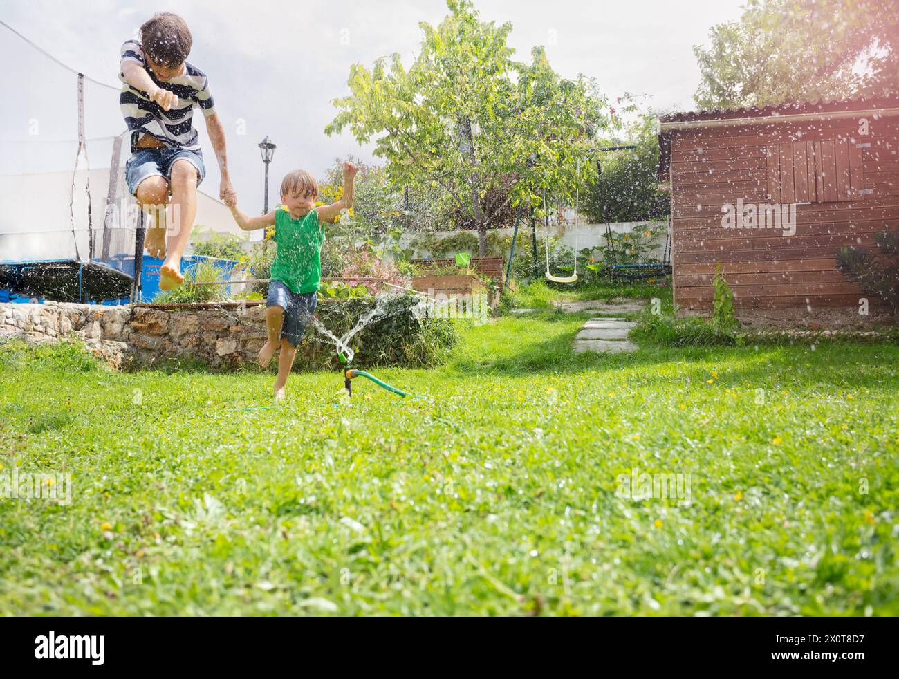 Family fun laughter splash hi-res stock photography and images - Alamy