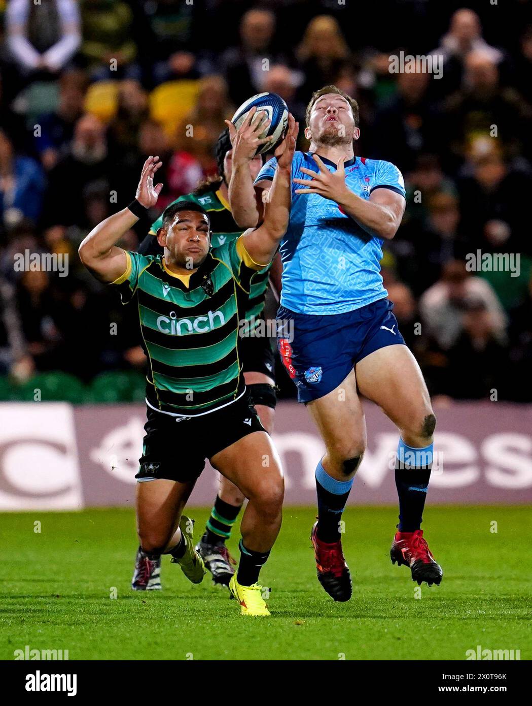 Northampton Saints' Sam Matavesi (left) and Vodacom Bulls' Jan Hendrik ...