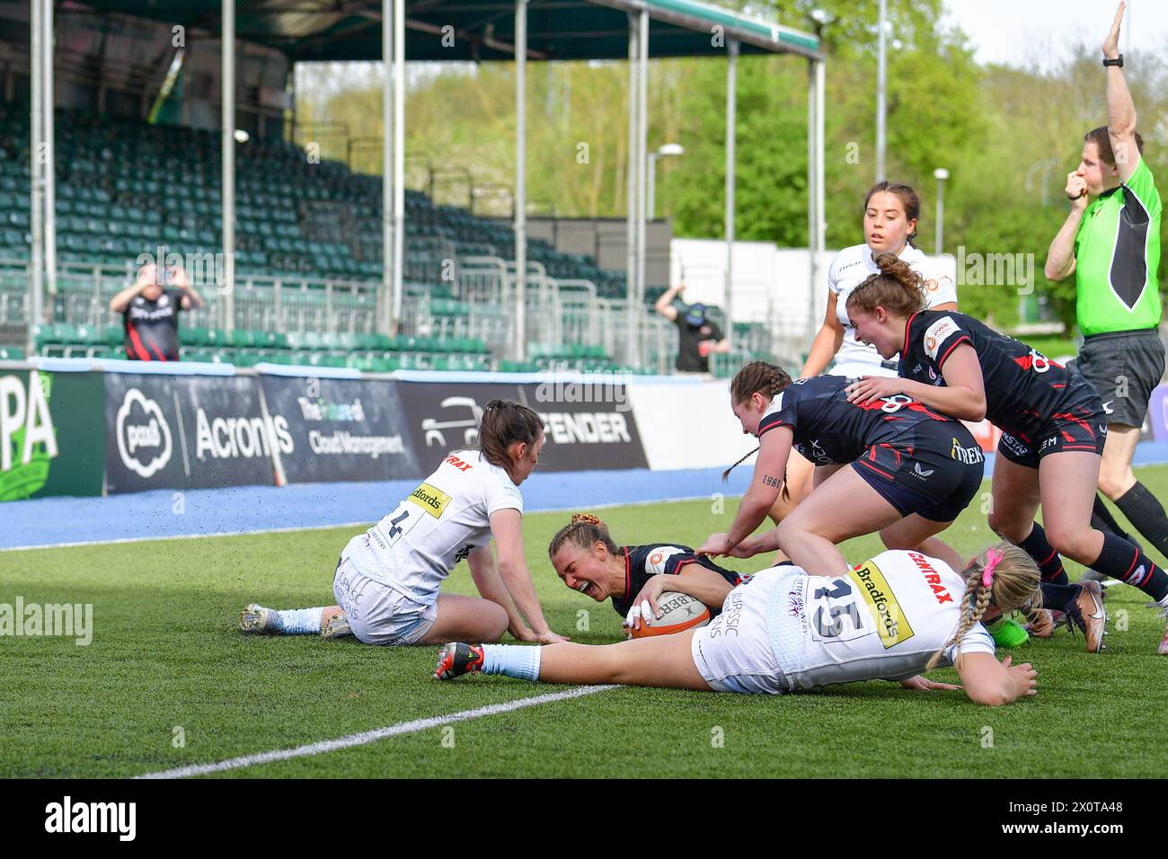 Lotte Clapp of Saracens Women score an important second half try to ...
