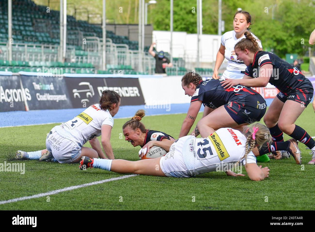 Lotte Clapp of Saracens Women score an important second half try to ...