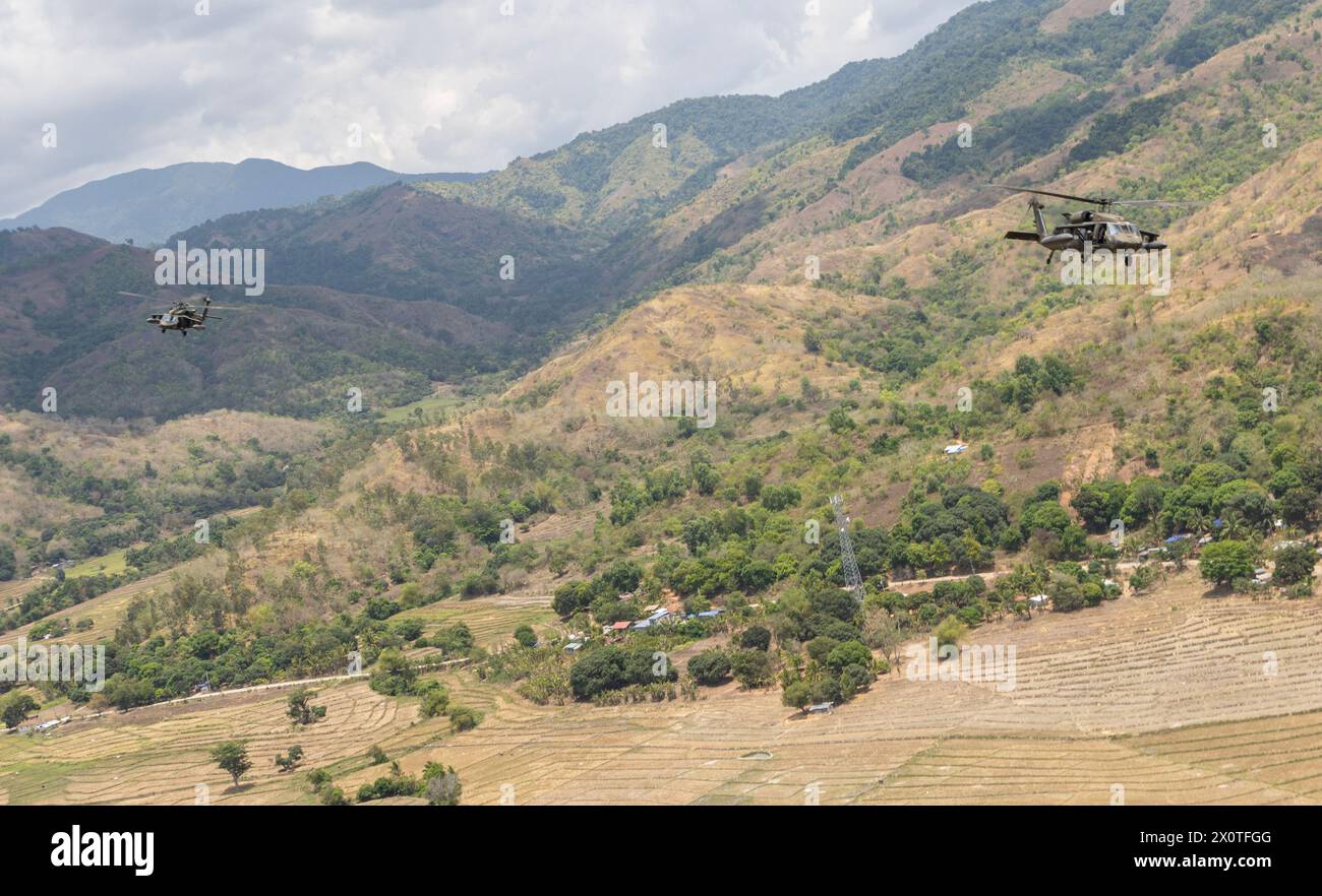 U.S. Army aircrews with the 25th Combat Aviation Brigade, 25th Infantry ...