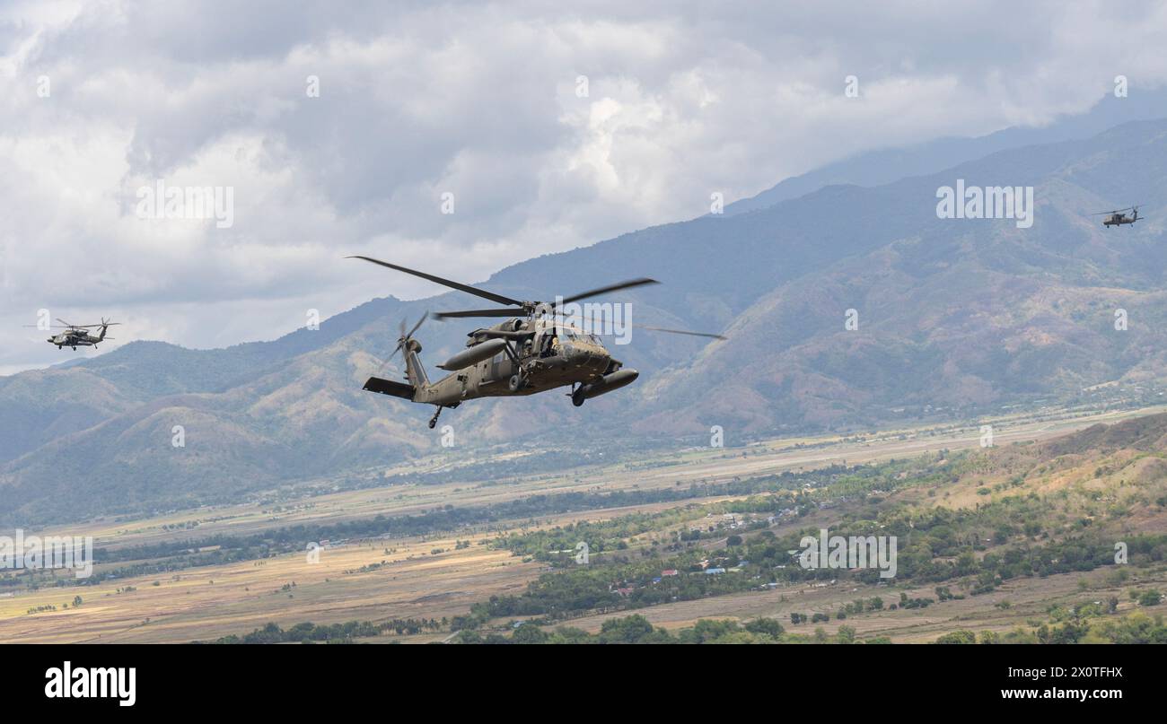 U.S. Army aircrews with the 25th Combat Aviation Brigade, 25th Infantry ...