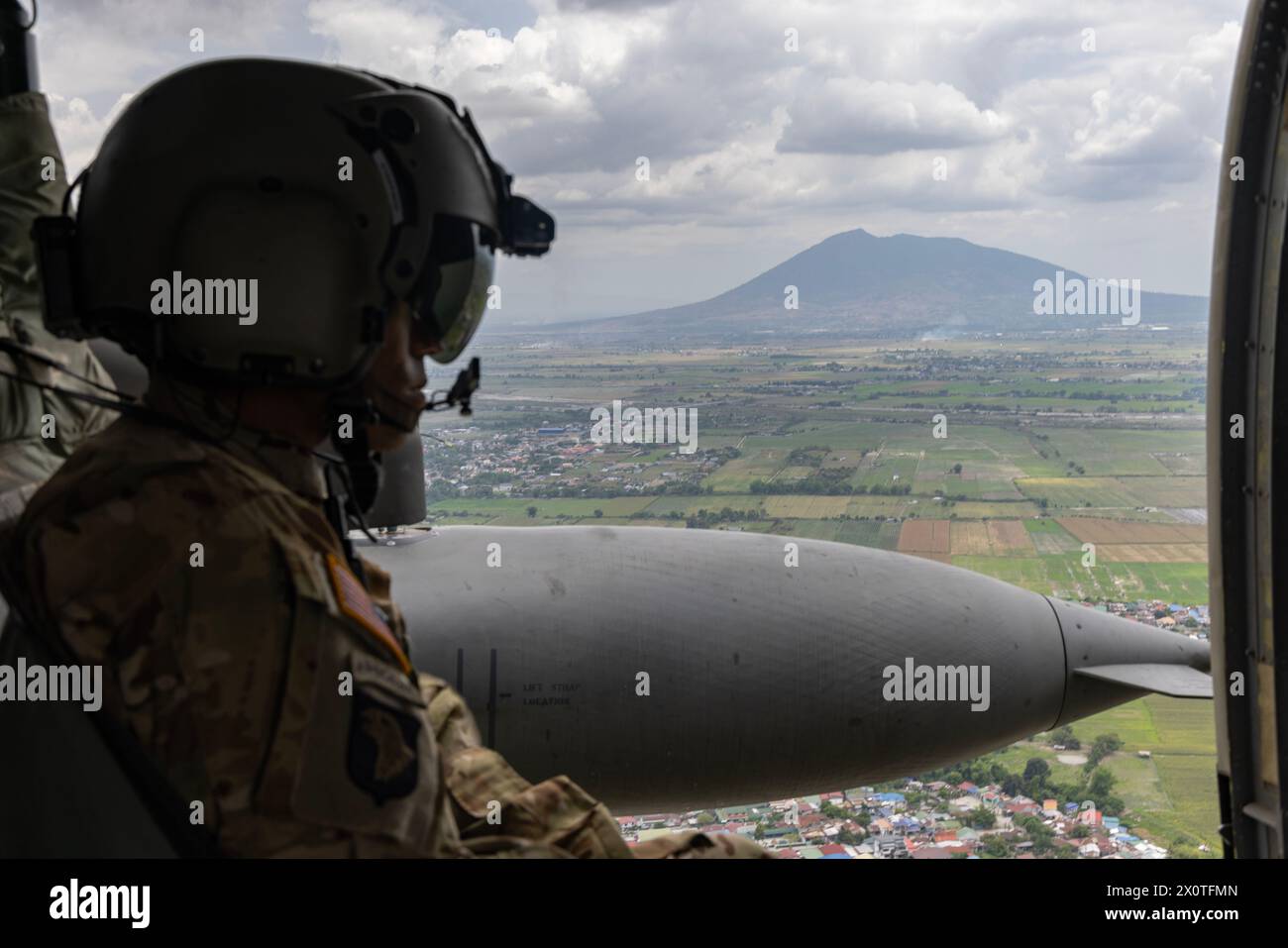 U.S. Army aircrews with the 25th Combat Aviation Brigade, 25th Infantry ...