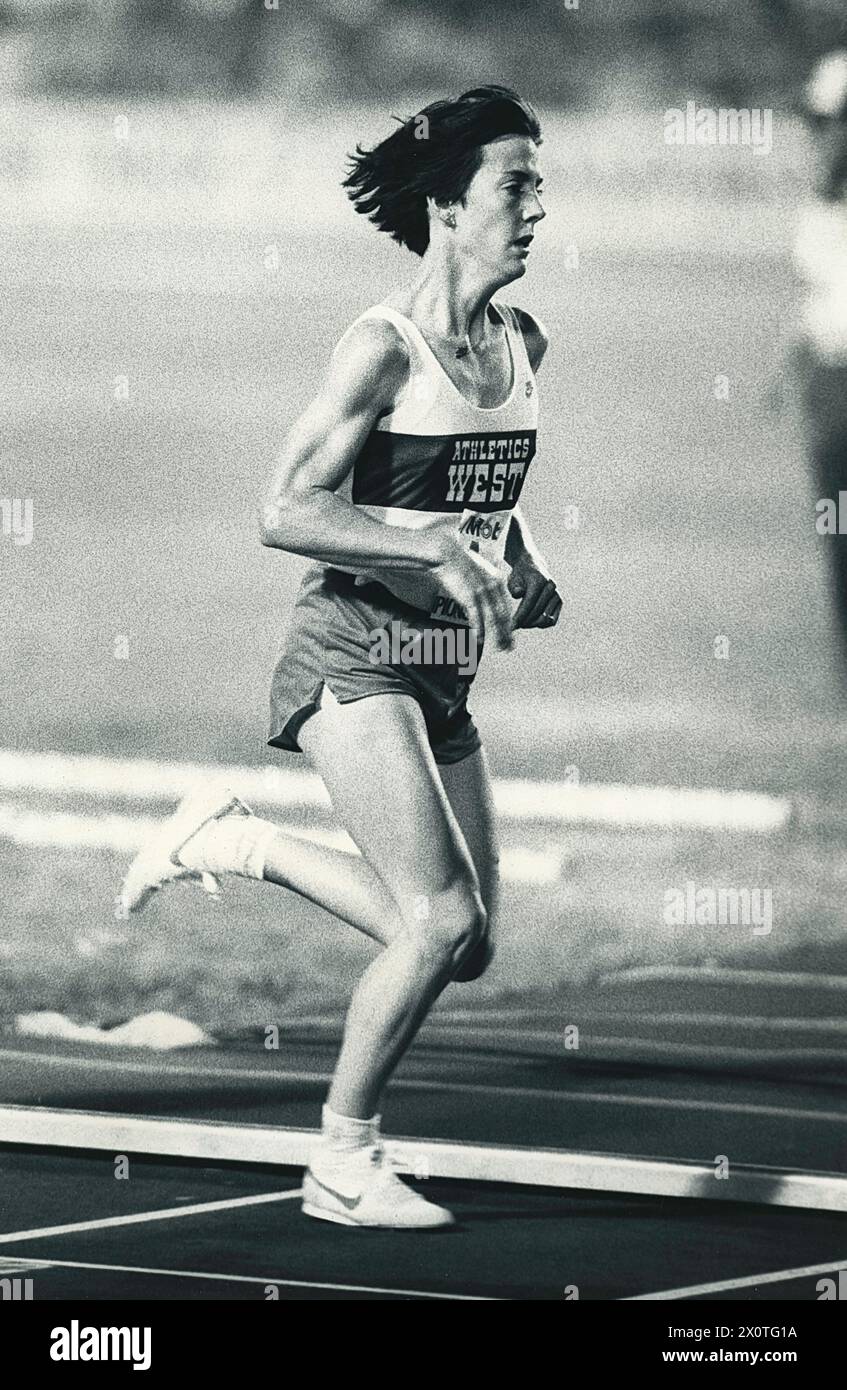 Joan Benoit competing in the USA Outdoor Track and Field Championships ...