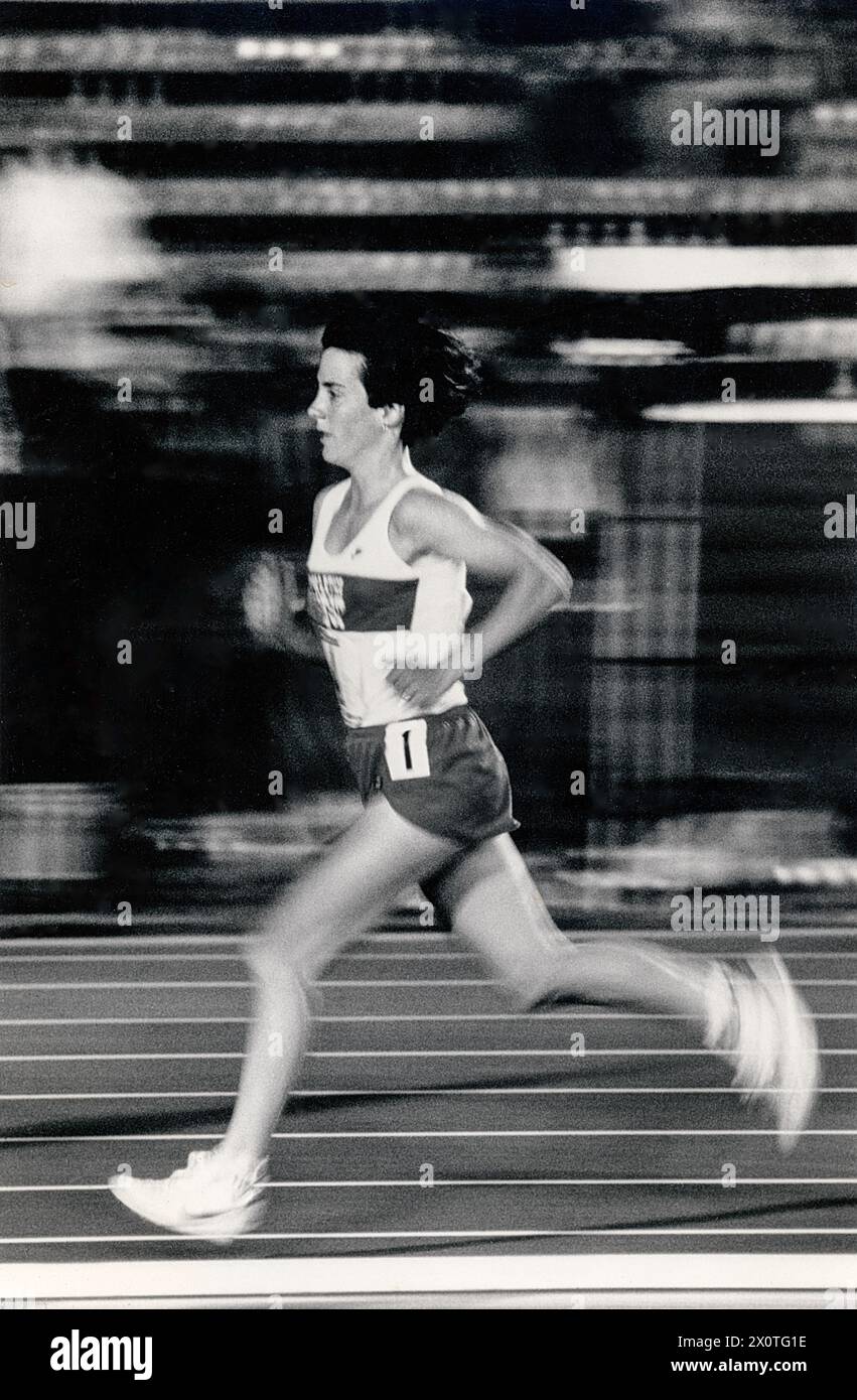 Joan Benoit competing in the 1984 US Olympic Track and Field Team ...