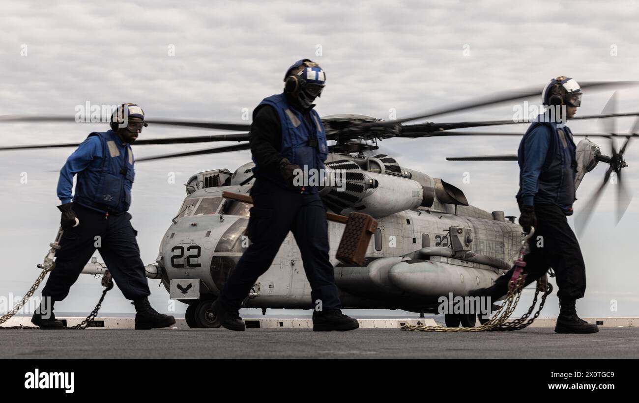 U.S. Navy Sailors with the USS New York (LPD 21), Wasp (WSP) Amphibious ...