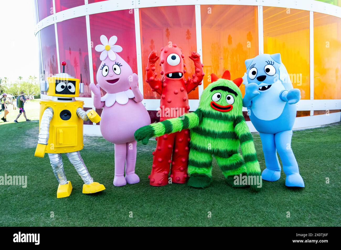 Plex, left, Foofa, Muno, Brobee, and Toodee of Yo Gabba Gabba pose ...