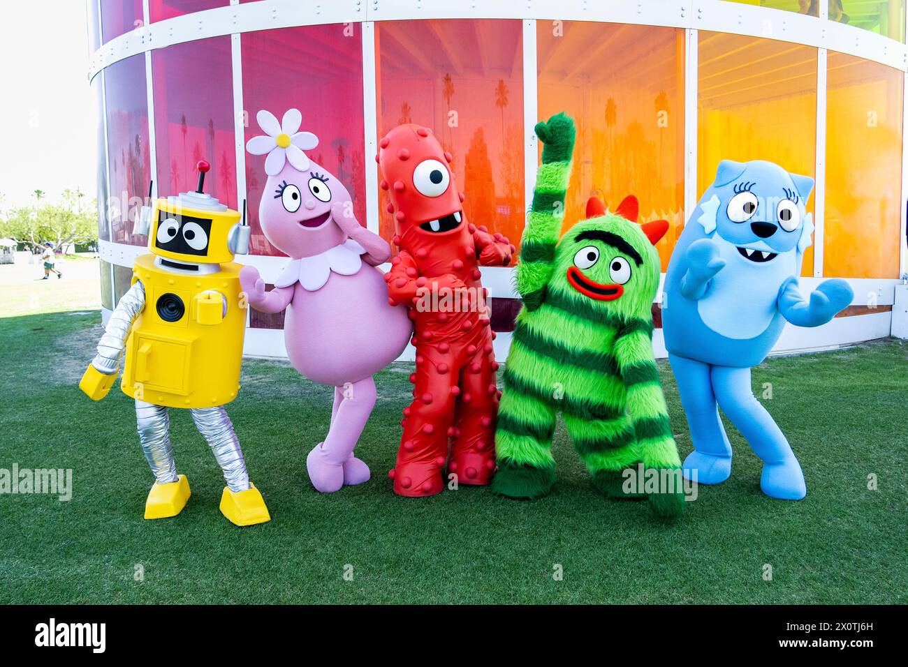 Plex, left, Foofa, Muno, Brobee, and Toodee of Yo Gabba Gabba pose ...