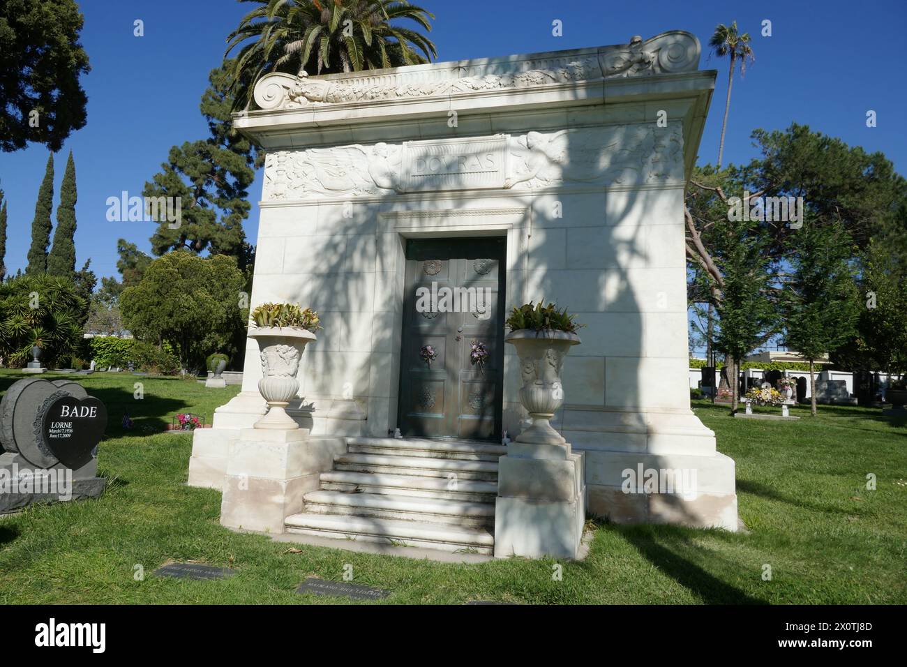 Los Angeles, California, USA 9th April 2024 Atress Marion Davies Grave in Dovras Family ...