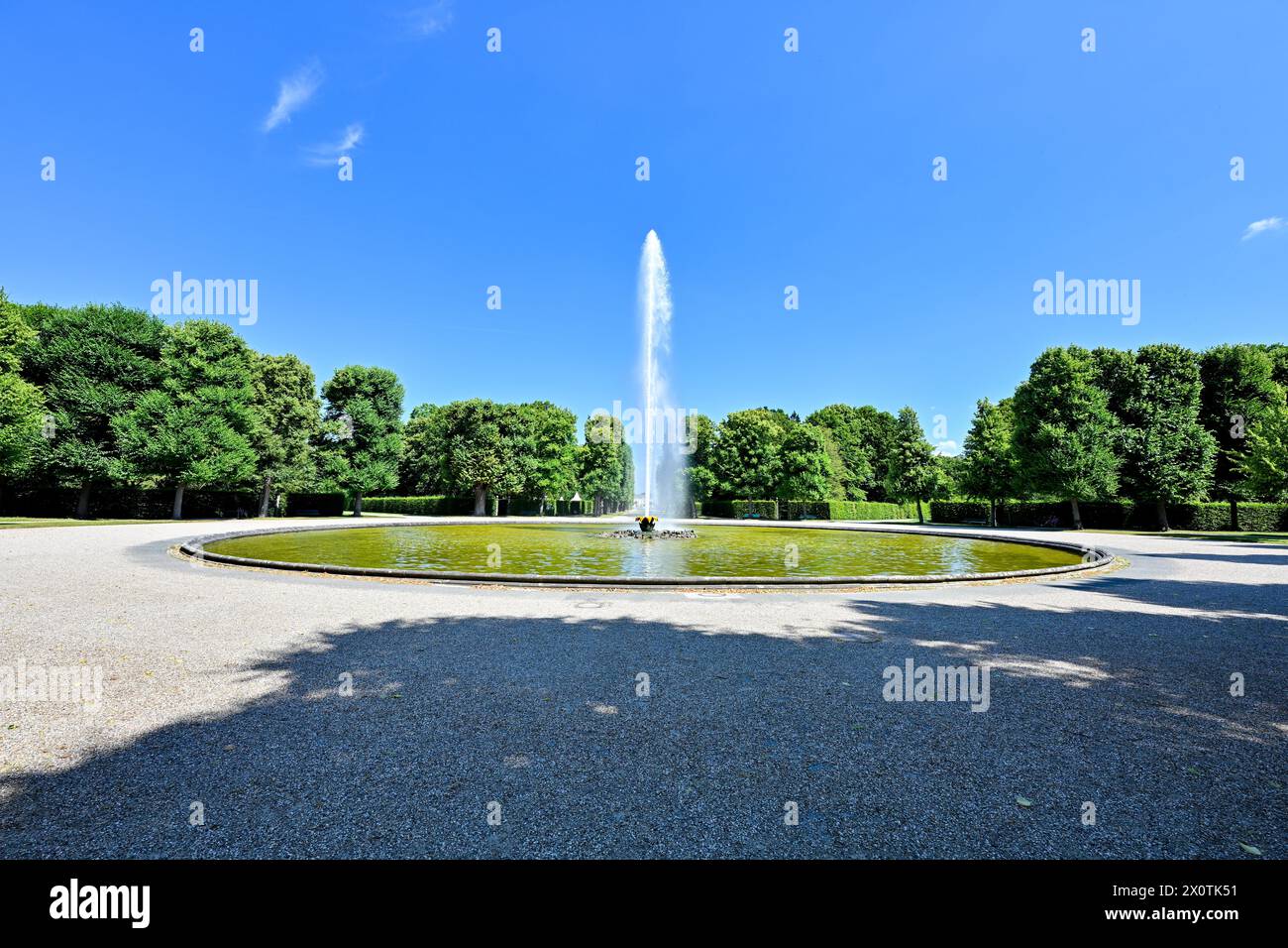 Big Fountain of Herrenhausen Gardens of Herrenhausen Palace located in ...