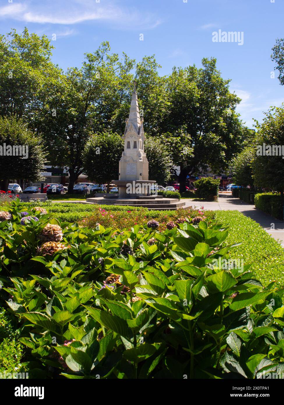 Garden And Memorial Statue Stock Photo - Alamy