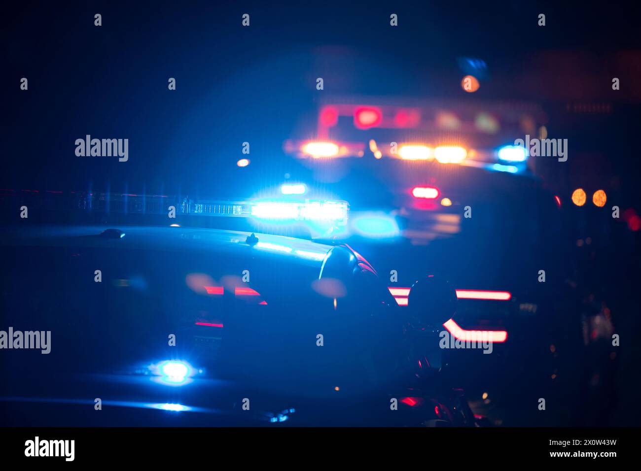 Police units respond to the scene of an emergency Stock Photo - Alamy