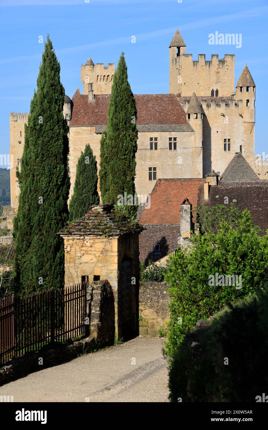 The Château fort de Beynac perched on its cliff dominates the valley of ...