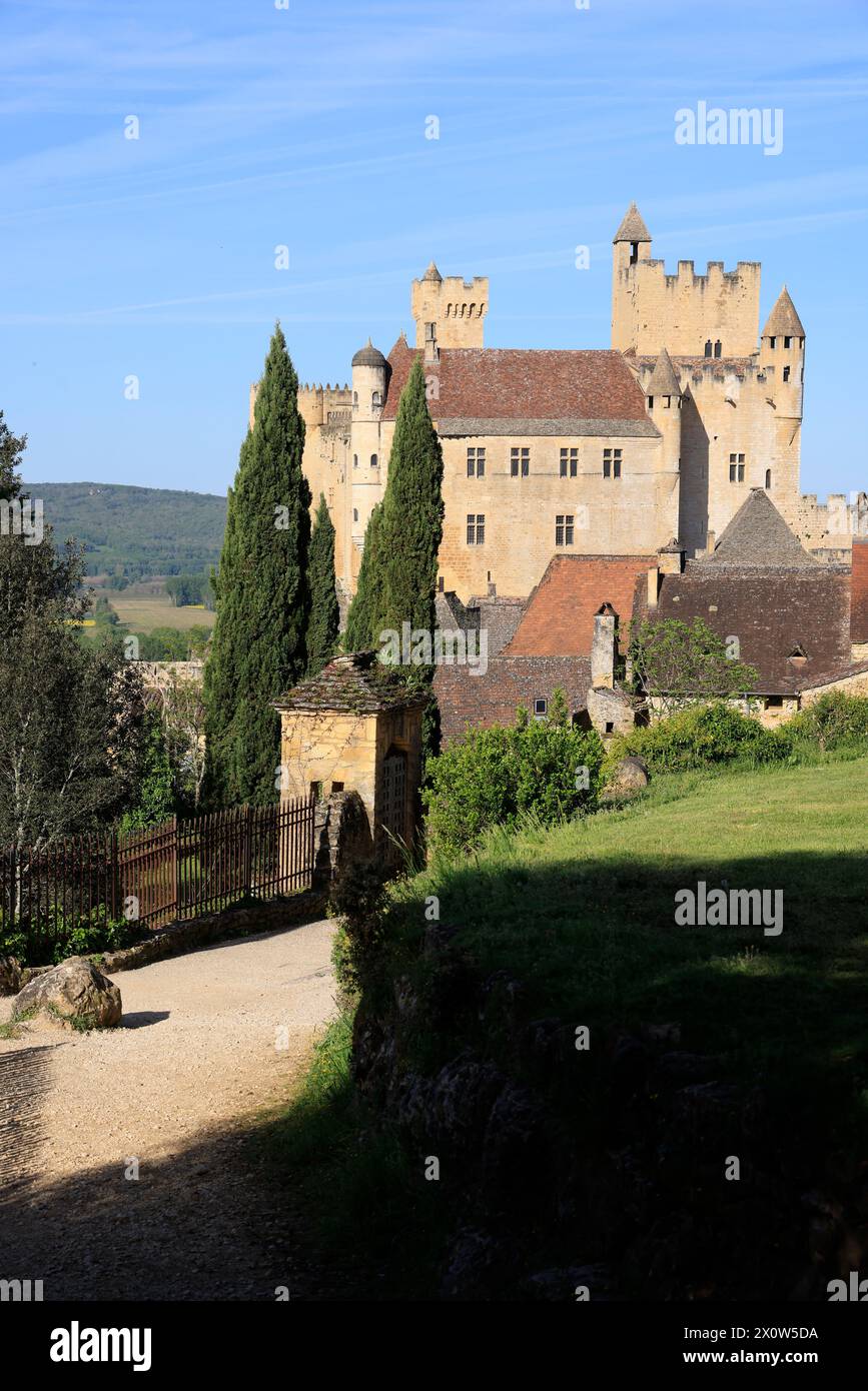 The Château fort de Beynac perched on its cliff dominates the valley of ...