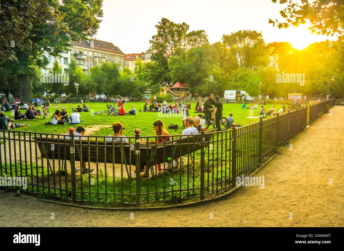 Familie grillen sommer hi-res stock photography and images - Alamy