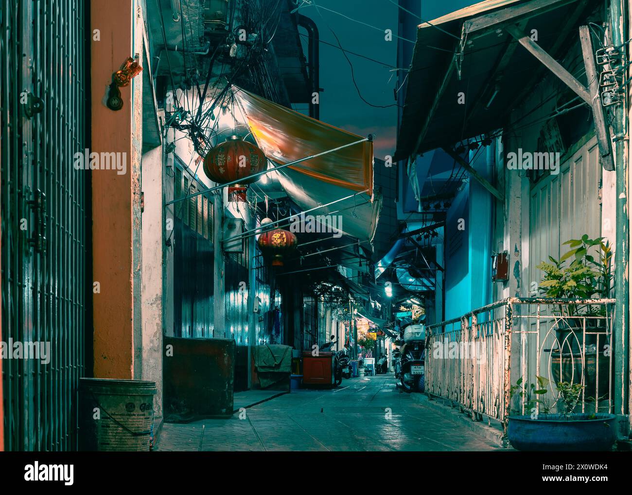 Light and shadow in a Bangkok alley at night Stock Photo - Alamy