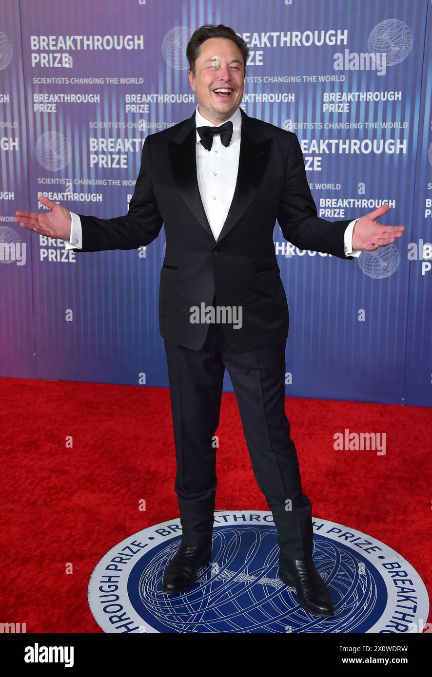 Elon Musk arrives at the tenth Breakthrough Prize Ceremony on Saturday ...