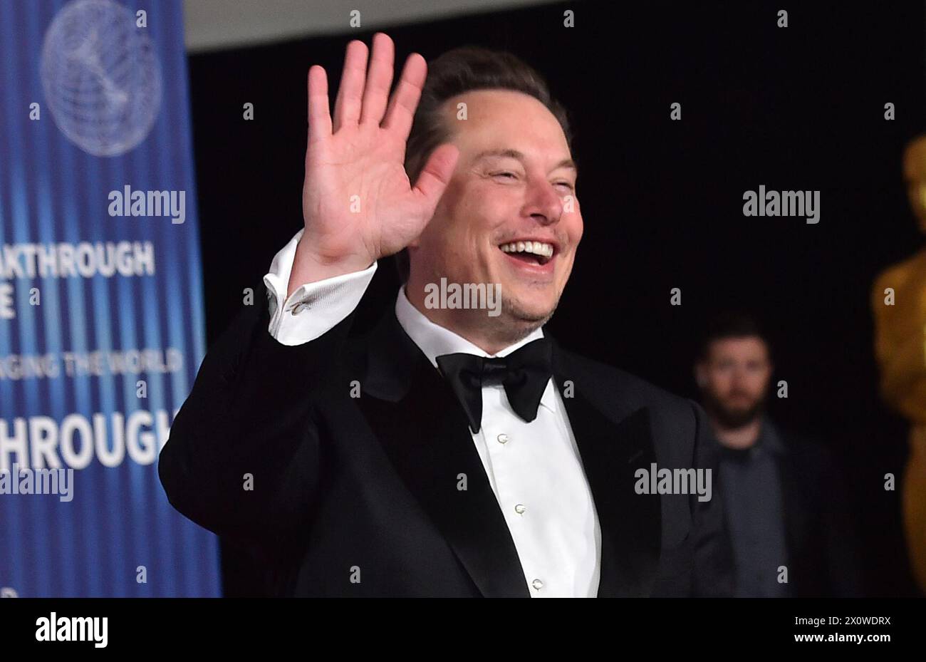 Elon Musk arrives at the tenth Breakthrough Prize Ceremony on Saturday ...