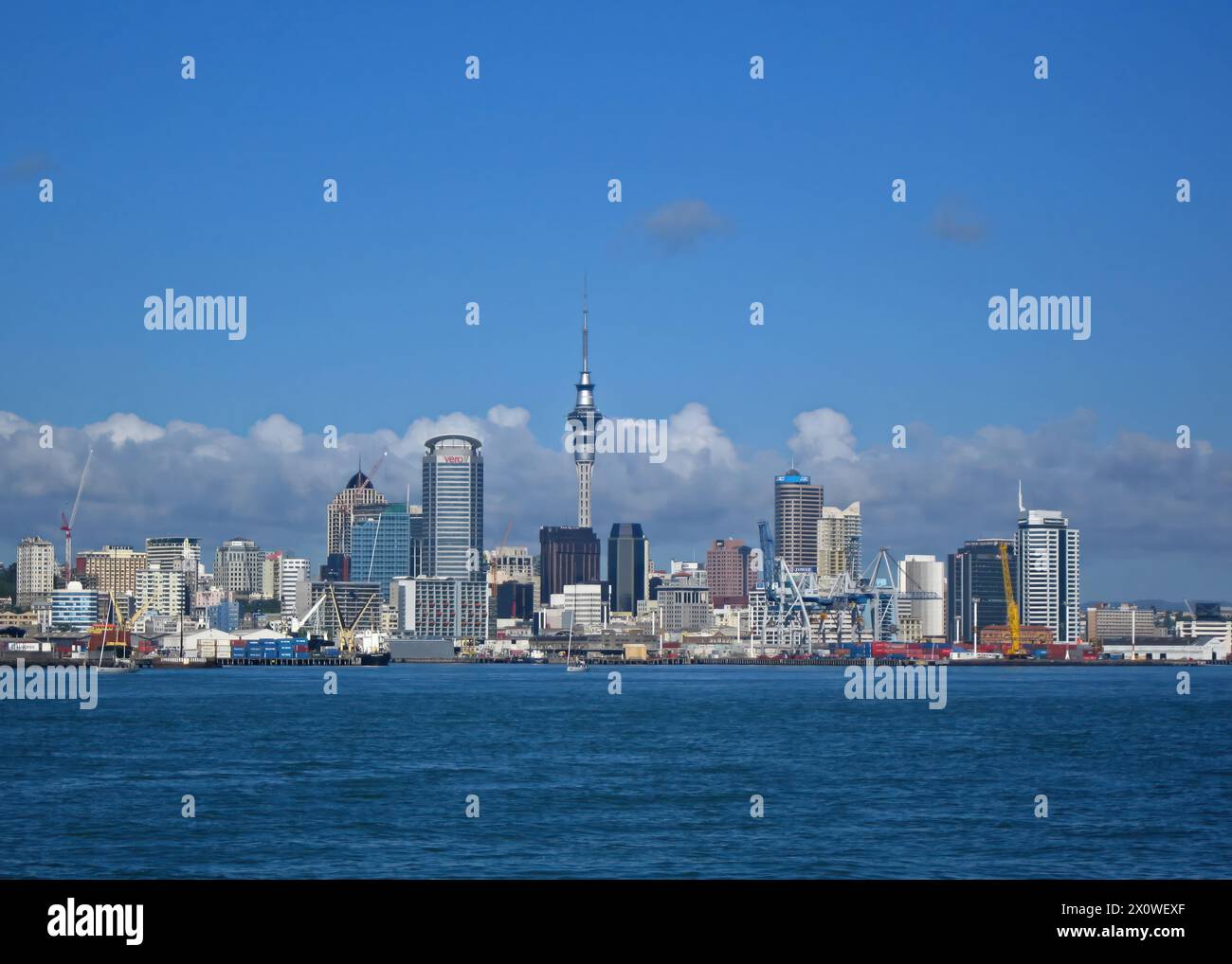 Auckland urban dusk view hi-res stock photography and images - Alamy