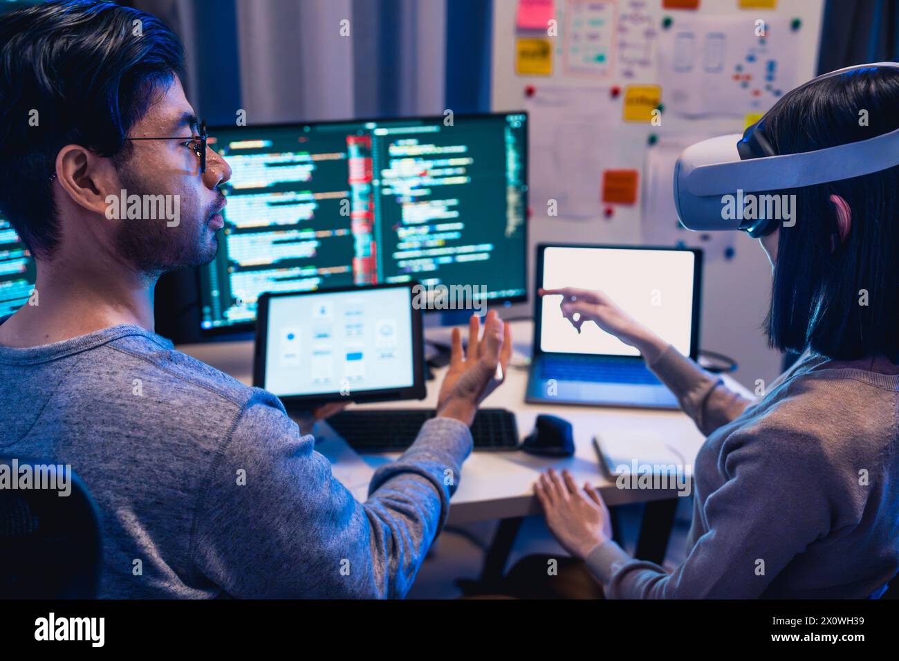 Virtual brainstorming hi-res stock photography and images - Alamy