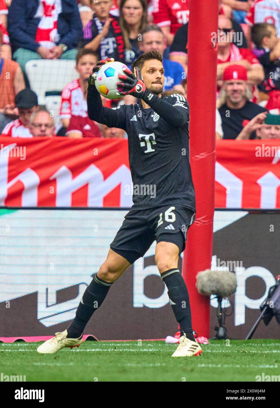 Sven ULREICH, FCB 26 goalkeeper, in the match FC BAYERN MUENCHEN - 1.FC ...