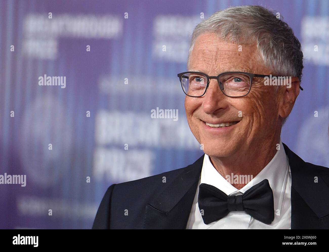Bill Gates arrives at the 10th Breakthrough Prize Ceremony on Saturday ...