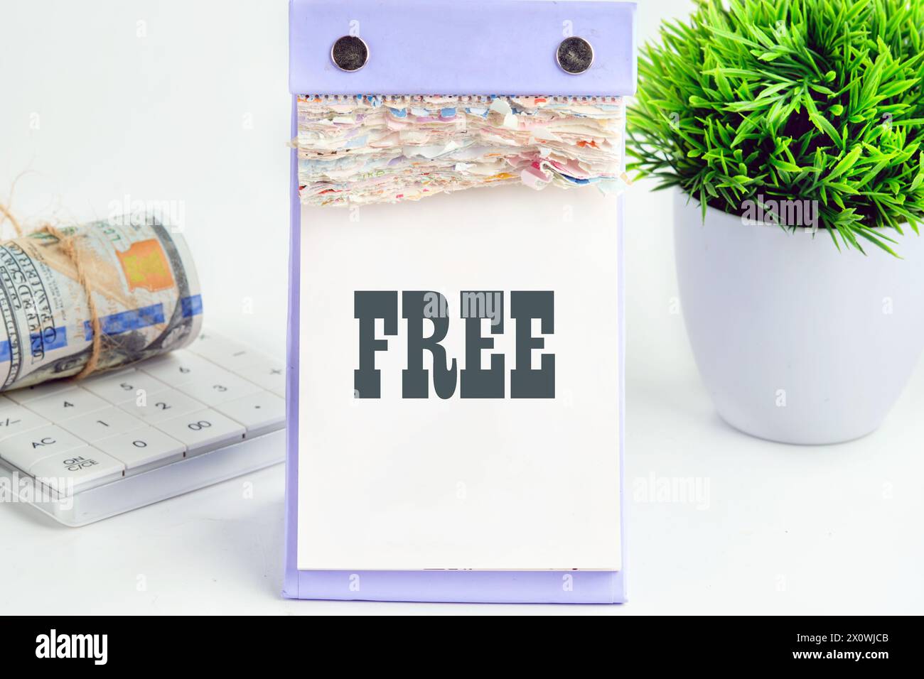 Tear off calendar desktop hi-res stock photography and images - Alamy