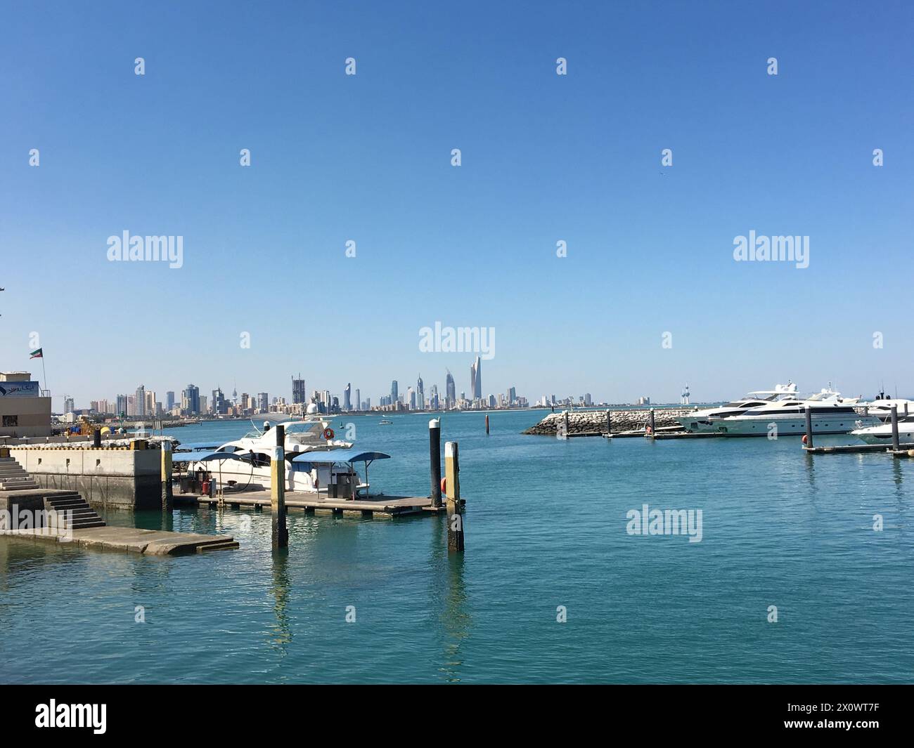 Kuwait desert hi-res stock photography and images - Alamy