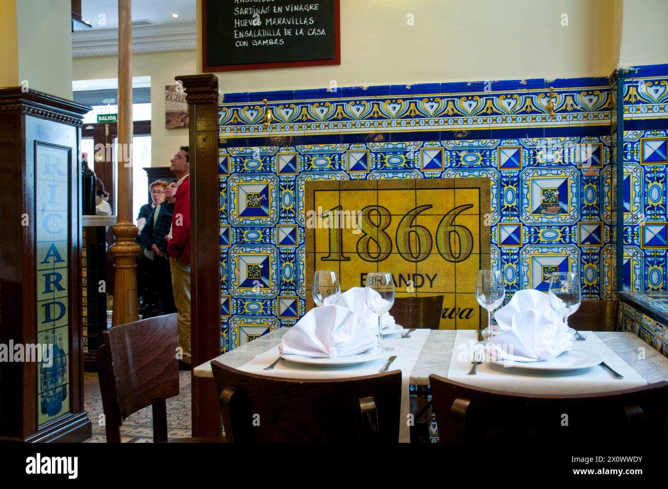 Typical restaurant, indoor view. Madrid, Spain Stock Photo - Alamy