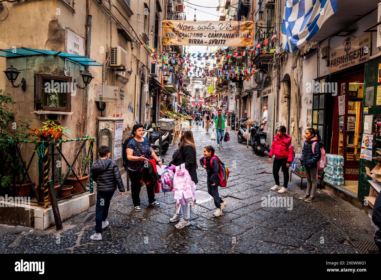 Street scene in the Spanish Quarter of Naples, Italy Stock Photo - Alamy