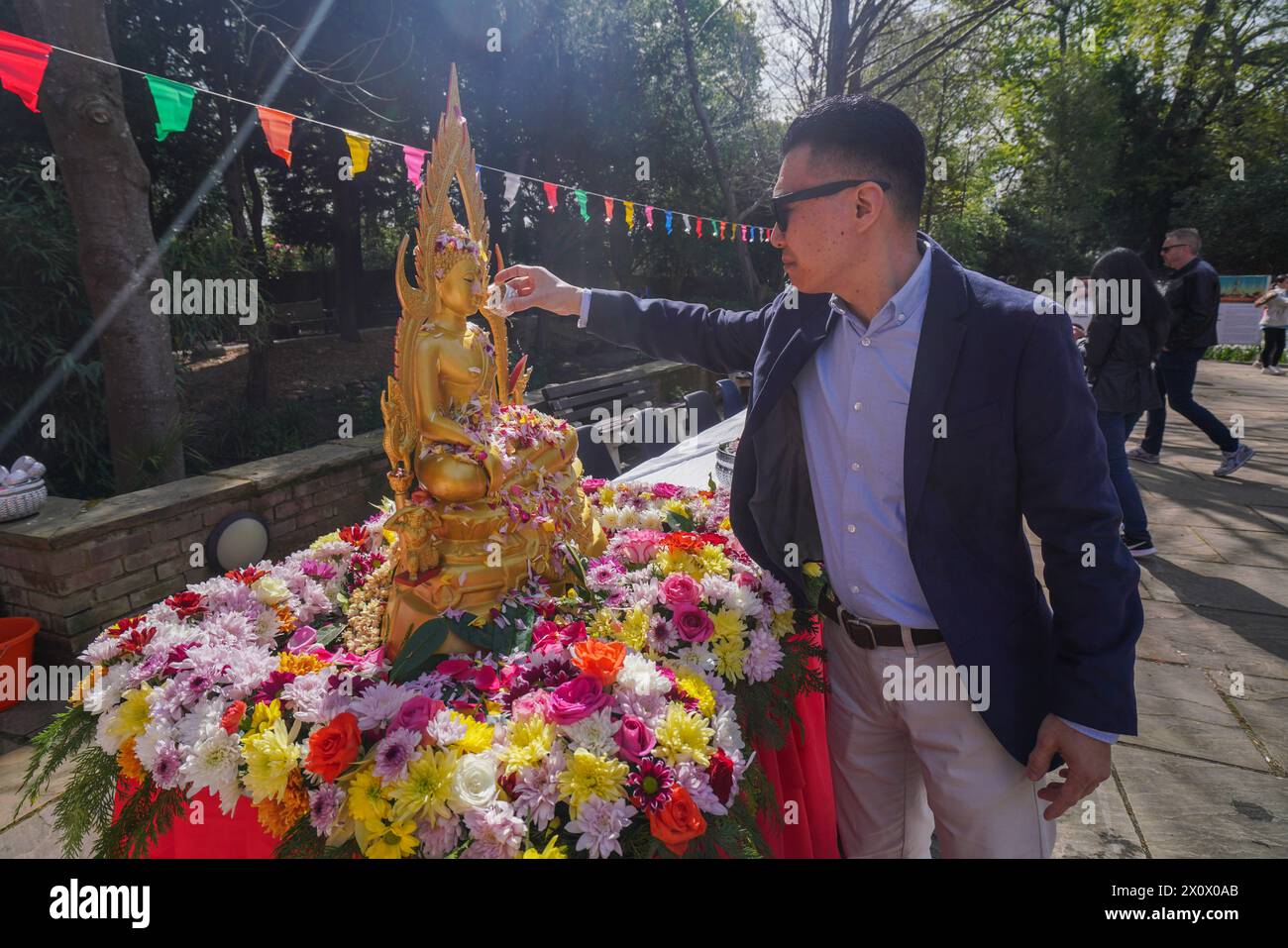 Alamy songkran water hi-res stock photography and images - Alamy