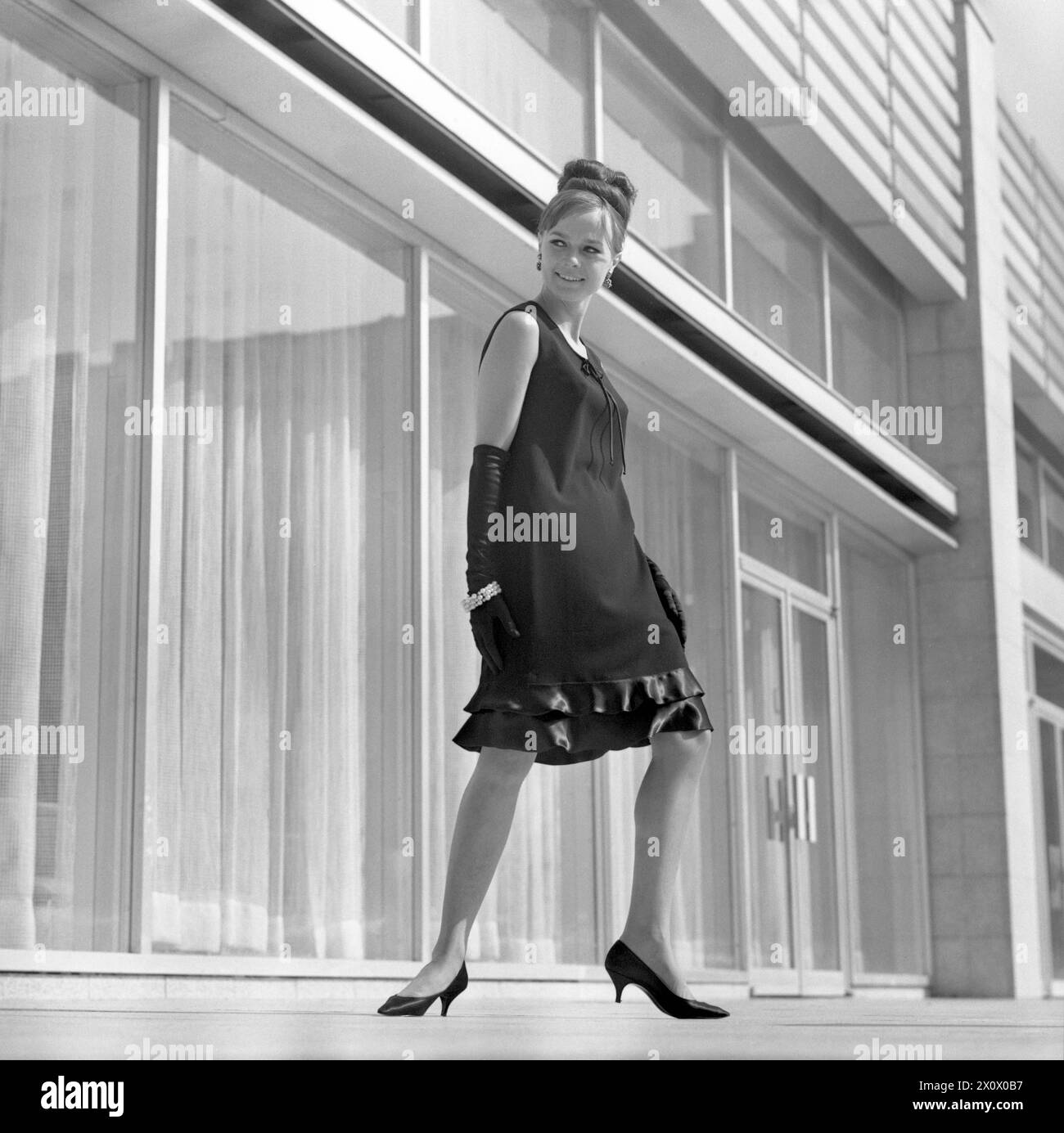 Sommer fashion Black and White Stock Photos & Images - Alamy