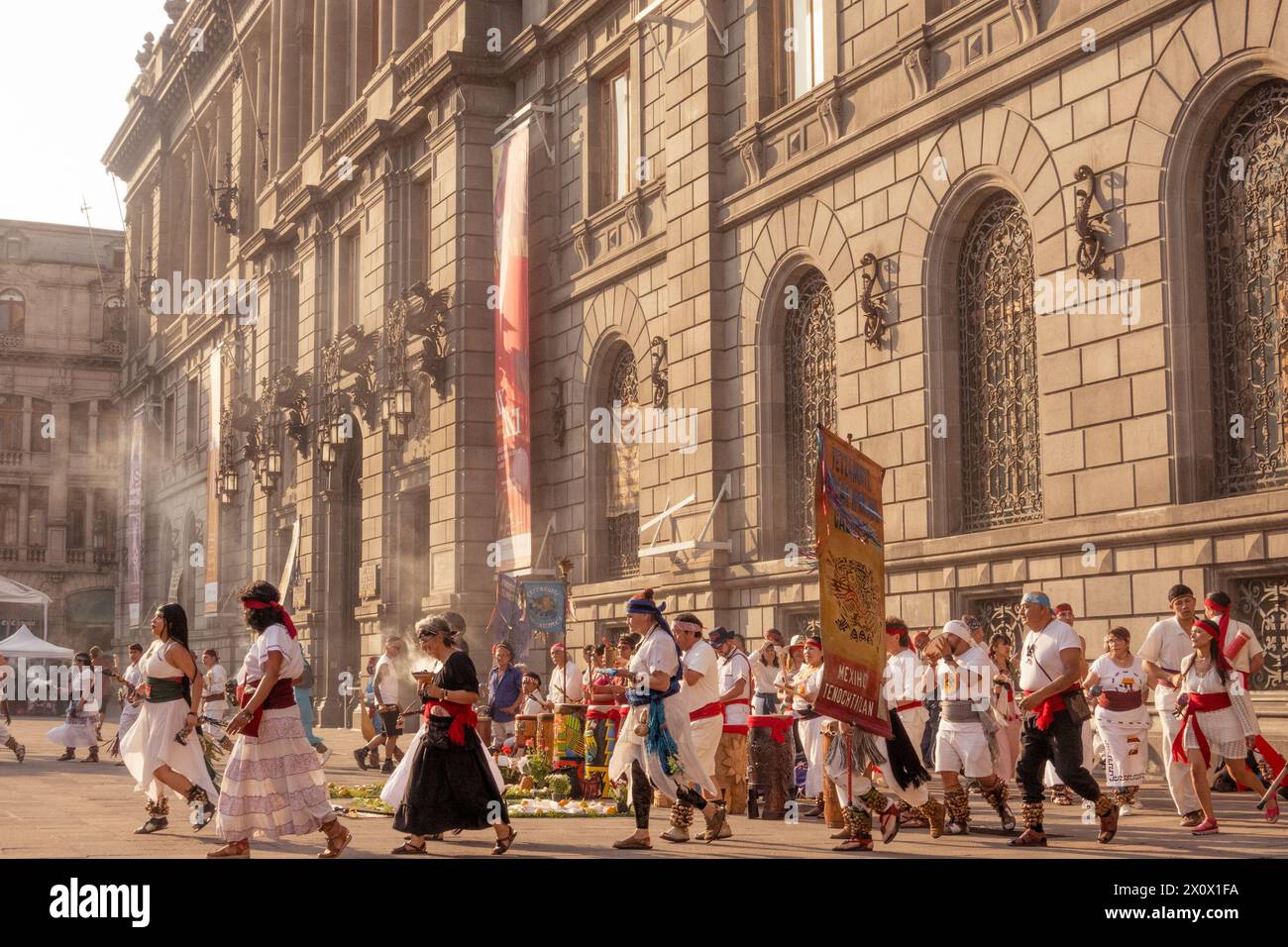 Aztec dance group hi-res stock photography and images - Alamy