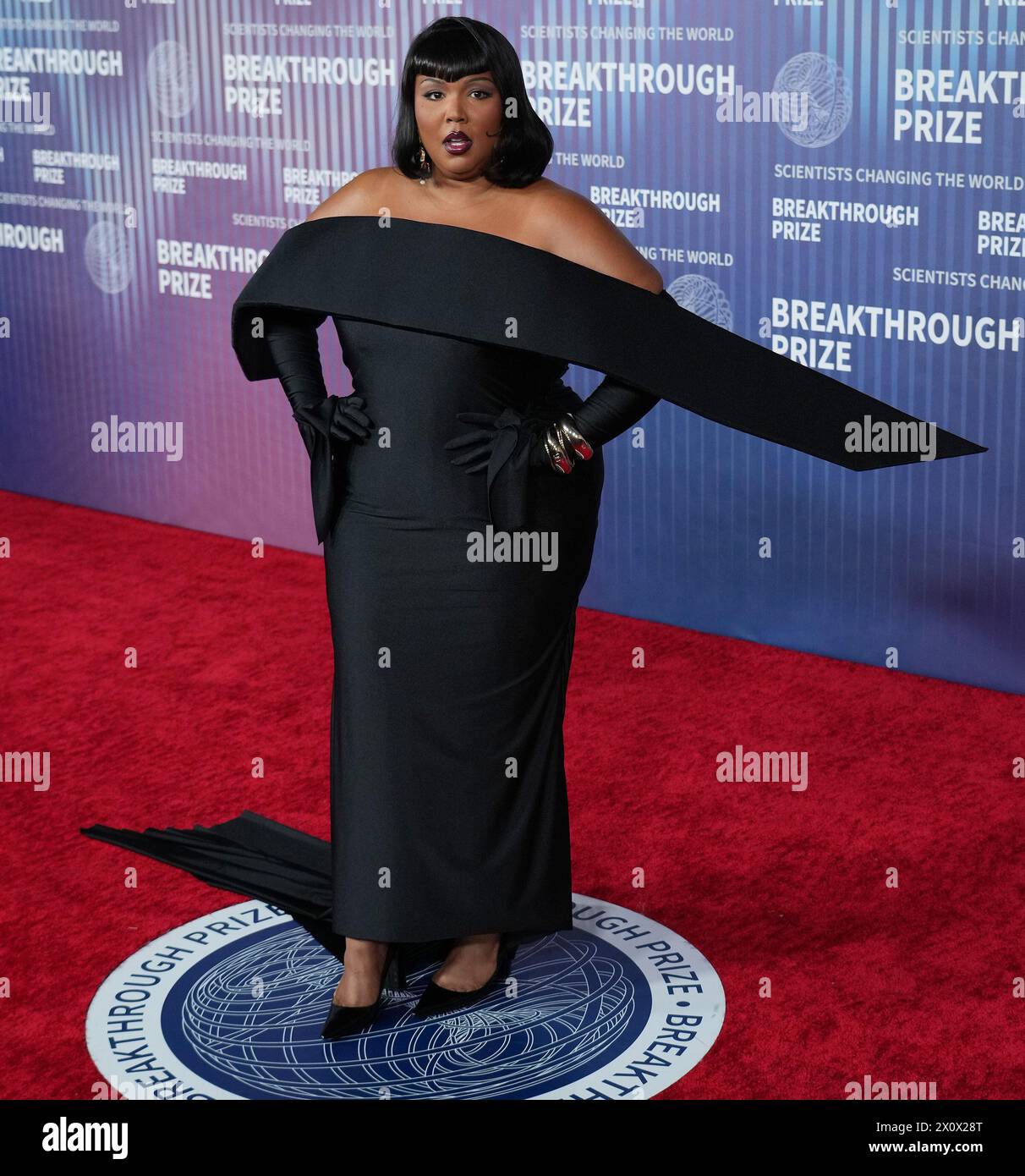 Lizzo arrives at the 10th Annual Breakthrough Prize Ceremony held at ...