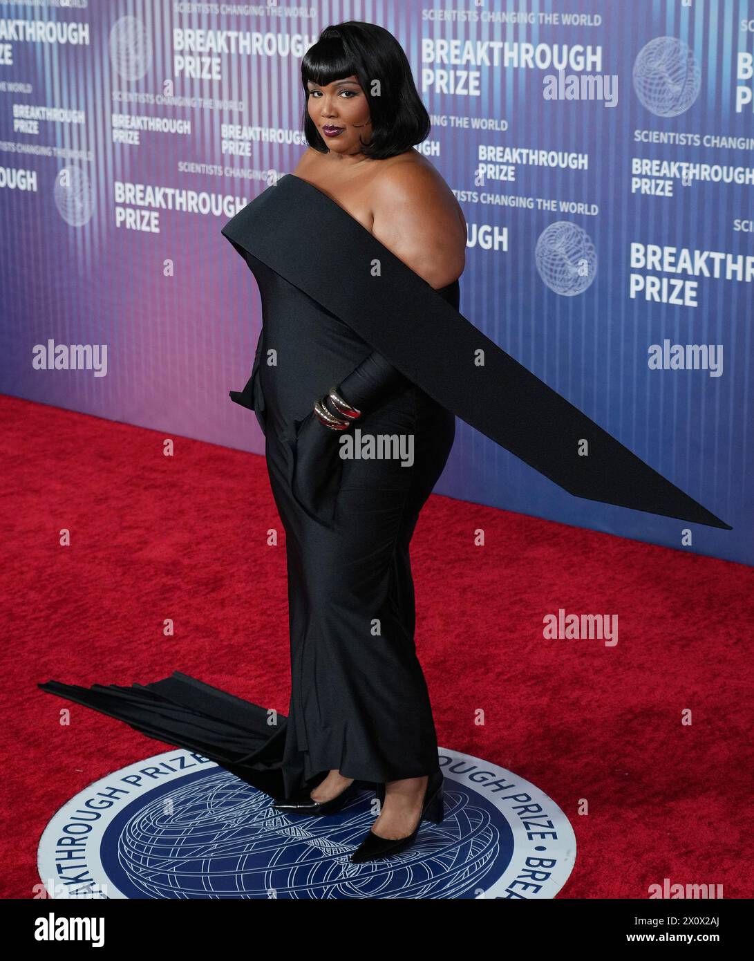 Lizzo arrives at the 10th Annual Breakthrough Prize Ceremony held at ...