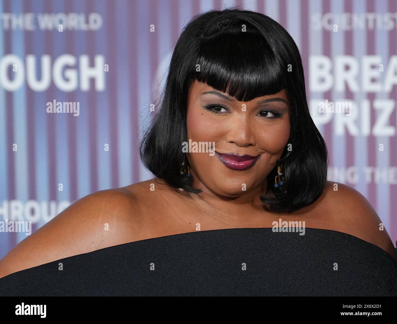 Lizzo arrives at the 10th Annual Breakthrough Prize Ceremony held at ...