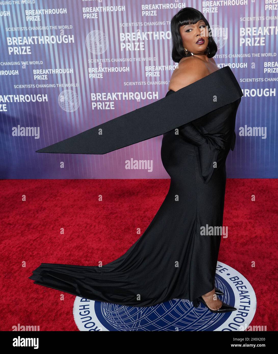 Lizzo arrives at the 10th Annual Breakthrough Prize Ceremony held at ...