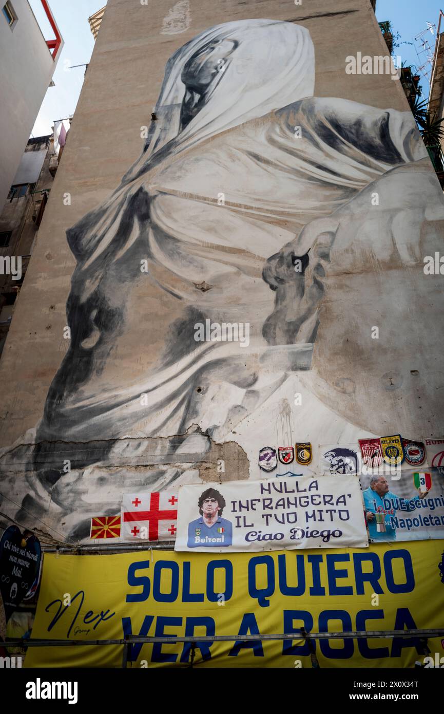Maradona naples mural hi-res stock photography and images - Alamy