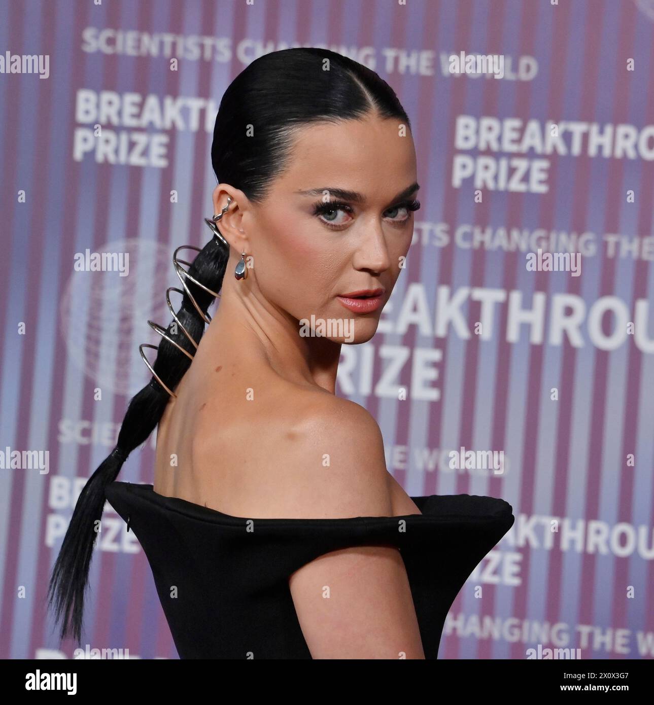 Katy Perry attends the 10th annual Breakthrough Prize ceremony at the ...