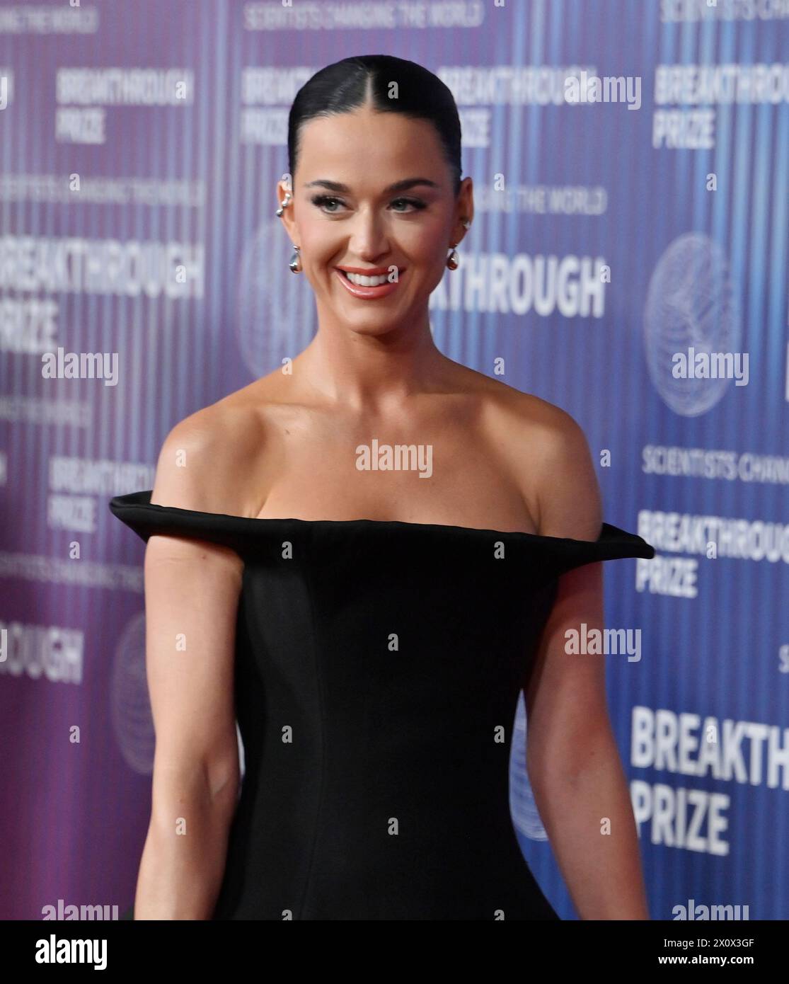 Katy Perry attends the 10th annual Breakthrough Prize ceremony at the ...